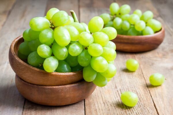 Grapes Nutrition: a Guide to Calories, Vitamins, and More in Grapes ...