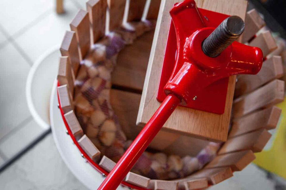 How to Make Apple Cider with a Press in 5 Easy Steps - Minneopa Orchards