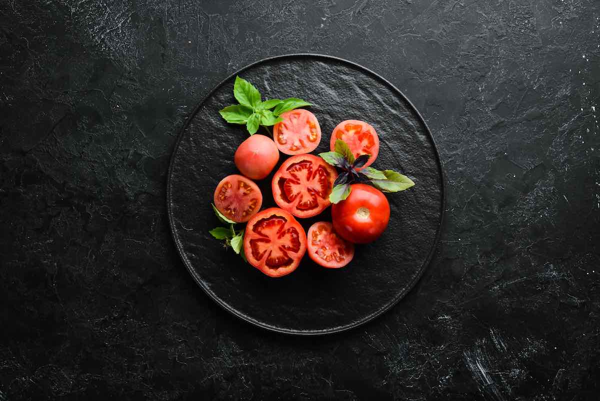 The Complete Tomato Nutrition Guide: 6 Benefits of Eating Tomatoes ...