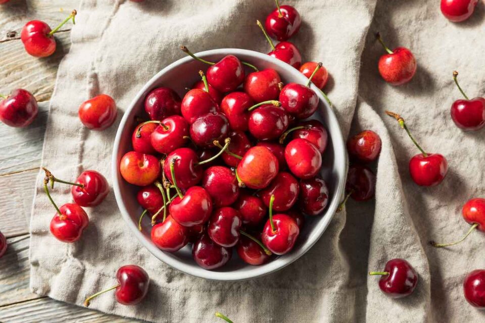 Easy Cherry Juice Recipe: 5 Steps To The Best Cherry Juice - Minneopa ...