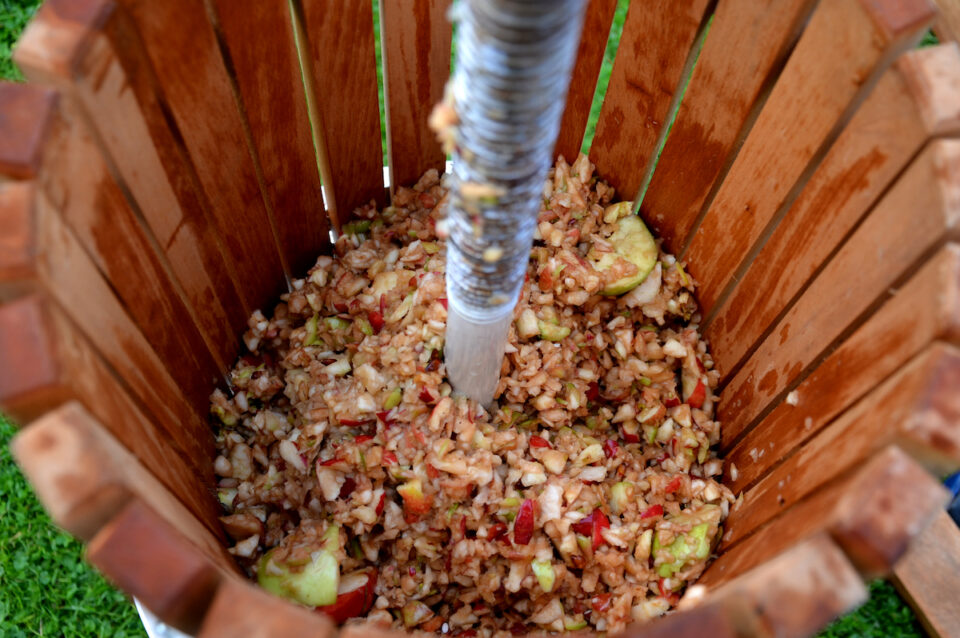 The Best Apple Grinder For 2023 - Minneopa Orchards