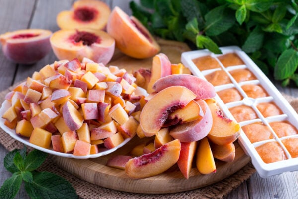 Preserve the Juiciness: Step-By-Step Guide on How to Freeze Peaches ...