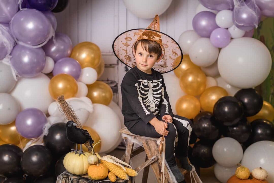 24 Ideas to Help You Throw an Amazing Backyard Halloween Party ...