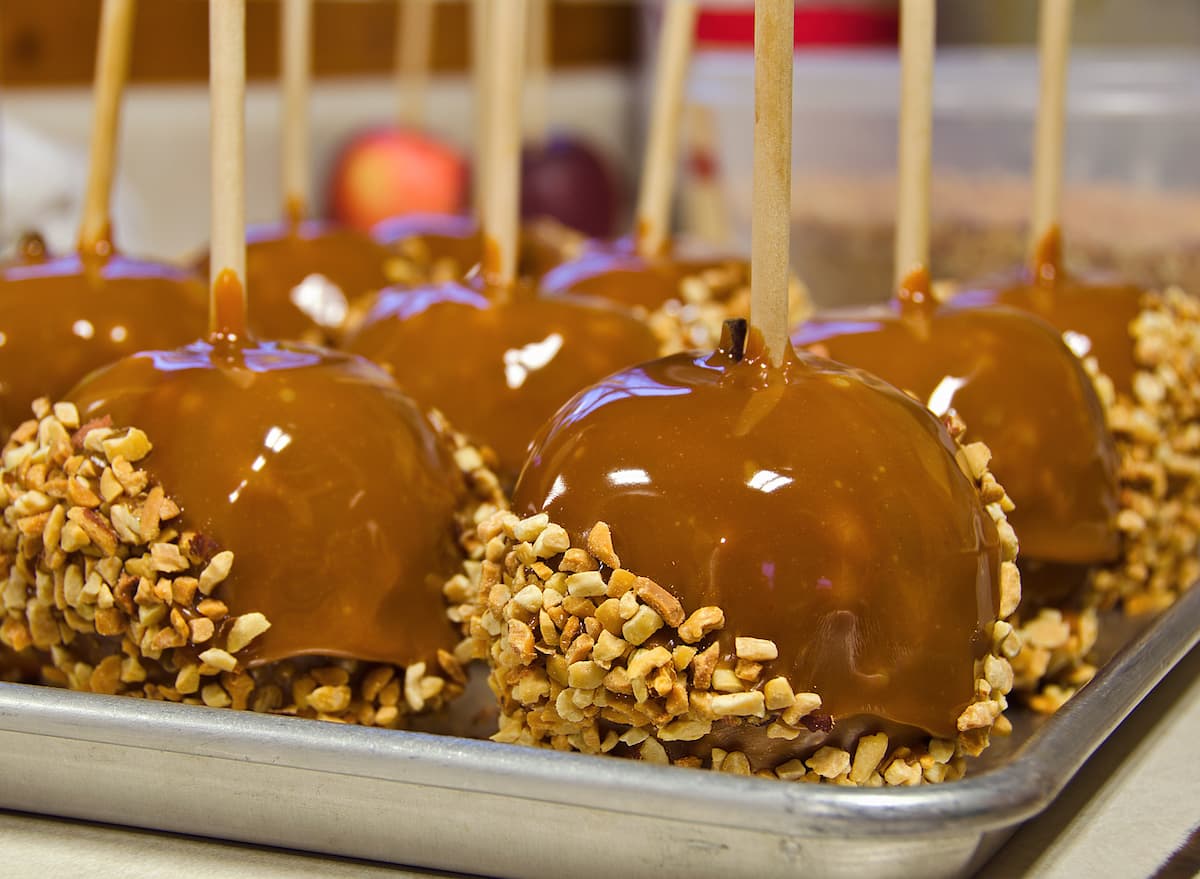 The Secret to Making the Best Caramel Apples - Minneopa Orchards